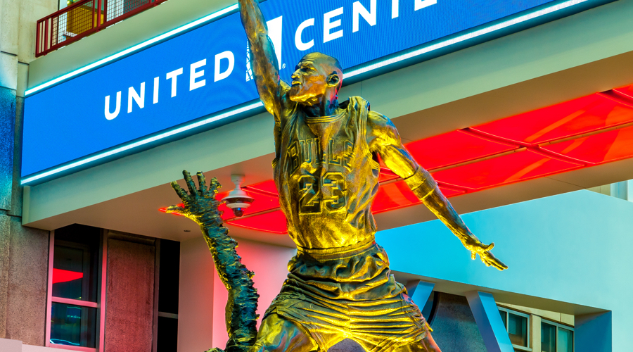 mj-statue-atrium - 스포츠 미디어 시리 [SPORT MEDIA SIRI]